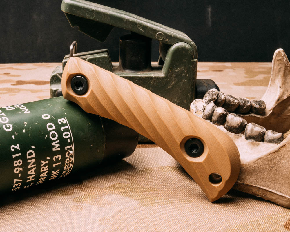 Cav Jr Scales- Coyote Tan G10, allen bolts, iron grip – Half Face Blades