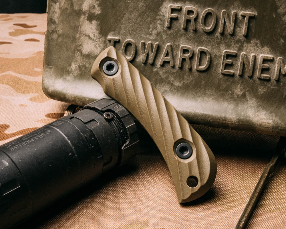 Cav Jr Scales- OD green G10, allen bolts, iron grip – Half Face Blades